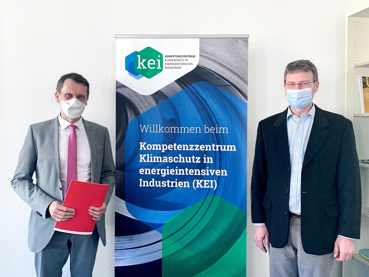 Cottbuser Oberbürgermeister Holger Kelch informiert sich über die ...