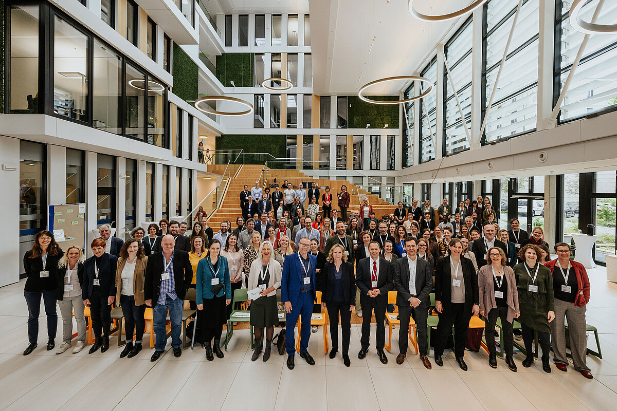 Bundesumweltministerin Steffi Lemke lädt zum ersten großen KoMoNa ...